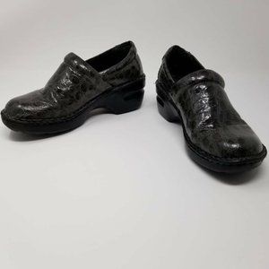 b.o.c. | Shoes | Boc Womens Peggy Clogs Gray Crocodile Embossed 7 ...